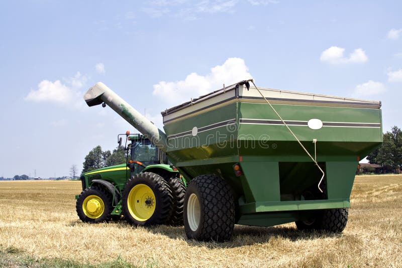 Tractor and Wagon editorial image. Image of heavy, deere - 975595