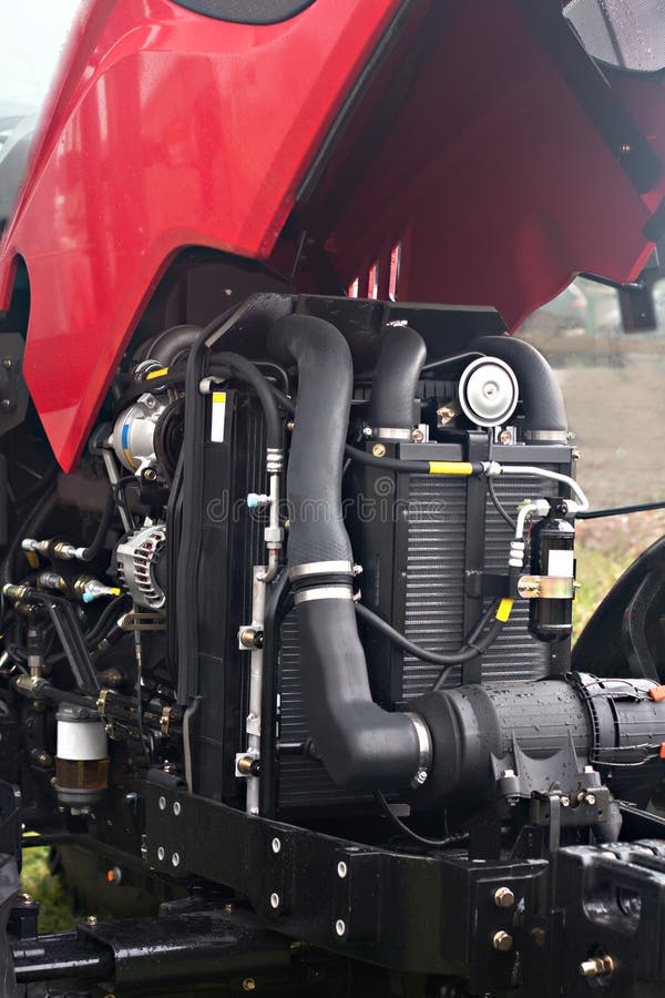 Tractor motor stock afbeelding. Image of filter, geparkeerd - 35554001