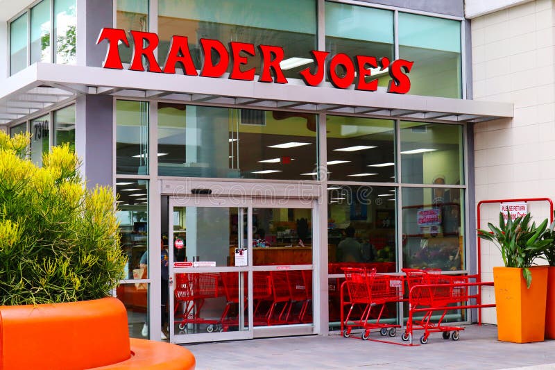 TRADER JOE S American Chain of Grocery Store Editorial Photography ...