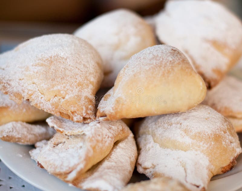 Walnut Shaped Cookies with Cream. Shortbread with Caramel and Walnuts ...