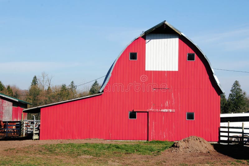 Traditional American Red Barn Stock Photo - Image of outside, wooden ...