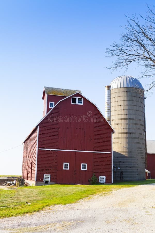 Traditional American Red Farm Stock Image - Image of farm, construction ...
