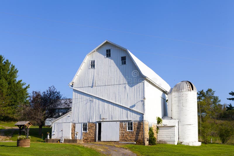Traditional American White Farm Stock Photo - Image of dirt ...