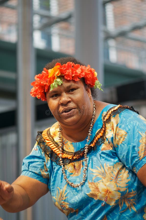 Aboriginal Australian Woman Editorial Photo - Image of custom, dancing ...