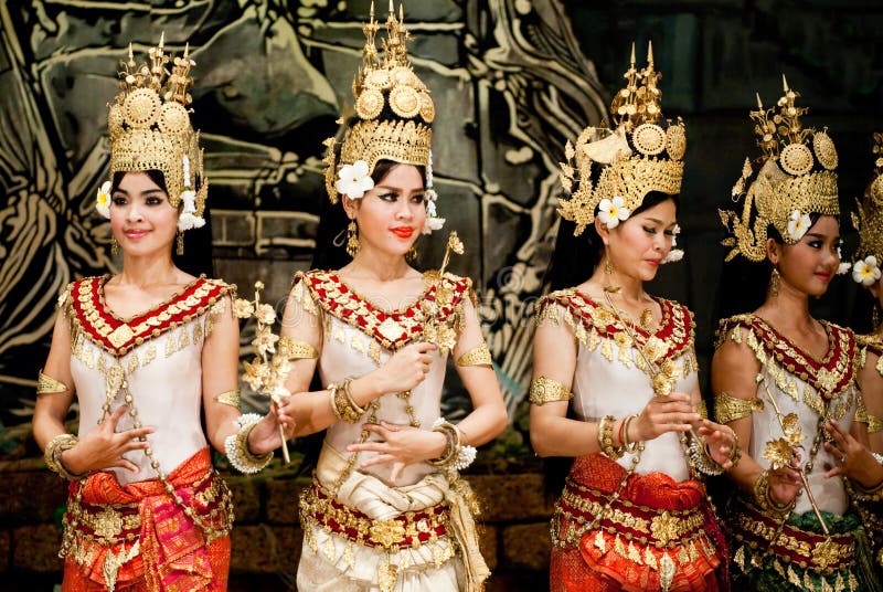 Traditional Cambodian Dance Editorial Stock Image - Image of dancers ...