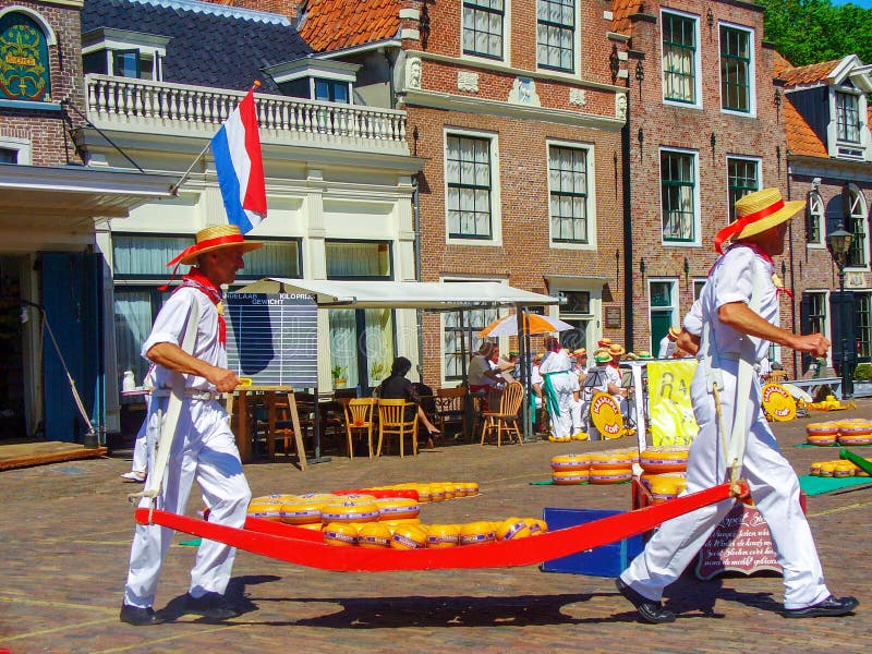 Edam market editorial image. Image of markt, clog, cheese - 136517500