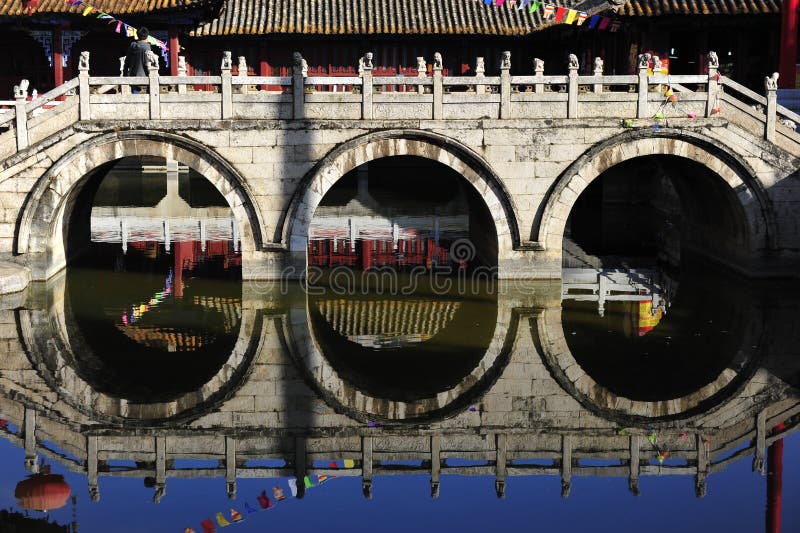 Traditional Chinese Bridge editorial photo. Image of historic - 28617601
