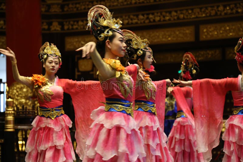 Traditional Chinese Dance Performance Editorial Photography - Image of ...