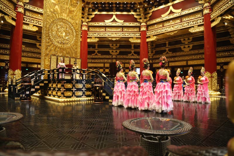 Traditional Chinese Dance Performance Editorial Photo - Image of ...