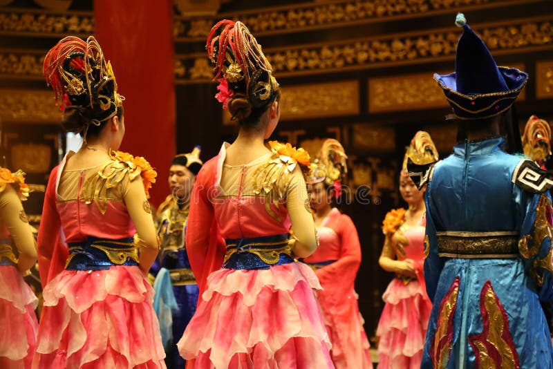 Traditional Chinese Dance Performance Editorial Stock Image - Image of ...