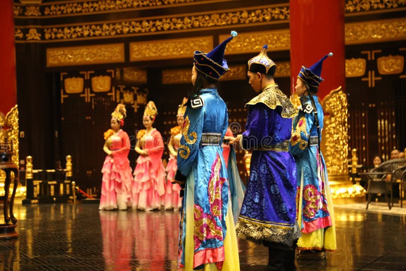 Traditional Chinese Dance Performance Editorial Photography - Image of ...