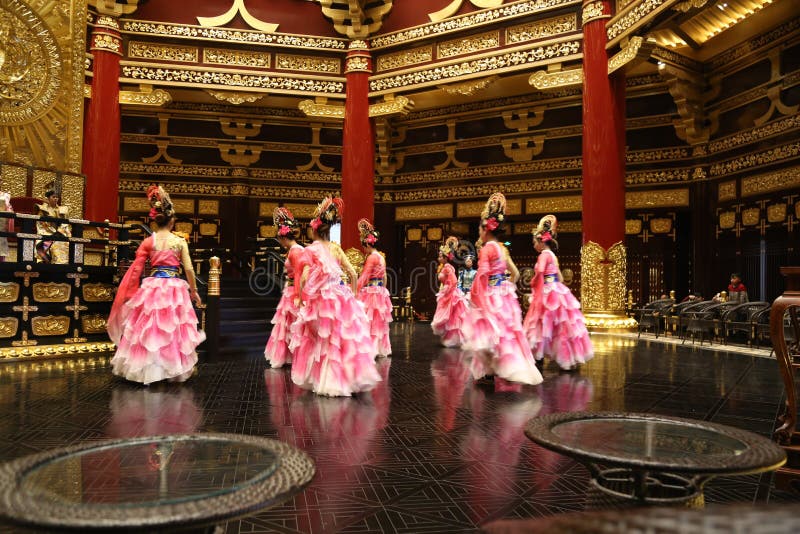Traditional Chinese Dance Performance Editorial Photography - Image of ...