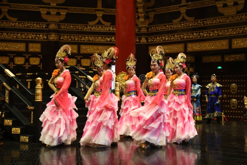 Traditional Chinese Dance Performance Editorial Image - Image of asia ...
