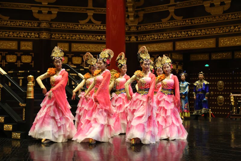 Traditional Chinese Dance Performance Editorial Stock Photo - Image of ...