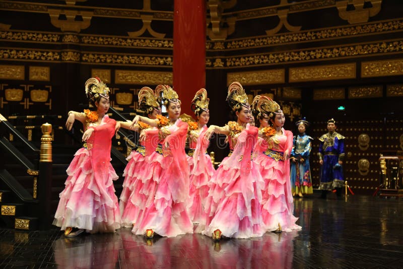 Traditional Chinese Dance Performance Editorial Image - Image of tang ...