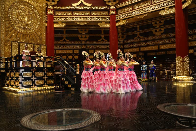 Traditional Chinese Dance Performance Editorial Photography - Image of ...