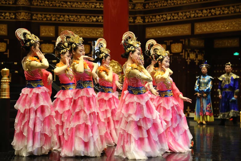 Traditional Chinese Dance Performance Editorial Stock Image - Image of ...