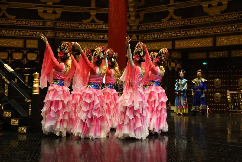 Traditional Chinese Dance Performance Editorial Stock Photo - Image of ...