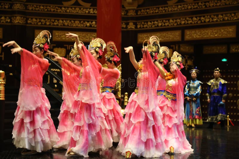 Traditional Chinese Dance Performance Editorial Image - Image of ...