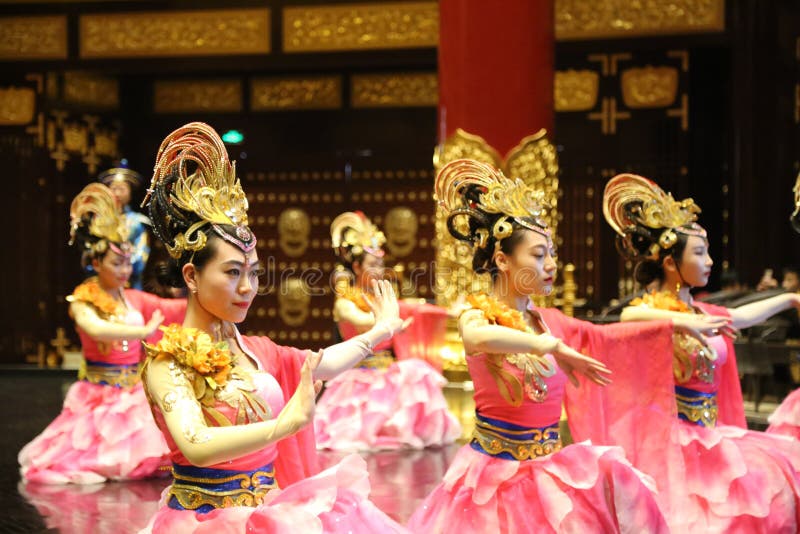 Traditional Chinese Dance Performance Editorial Stock Photo - Image of ...