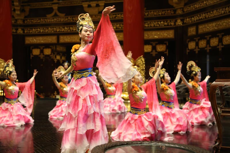 Traditional Chinese Dance Performance Editorial Image - Image of dance ...