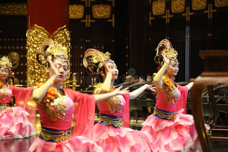 Traditional Chinese Dance Performance Editorial Image - Image of ...