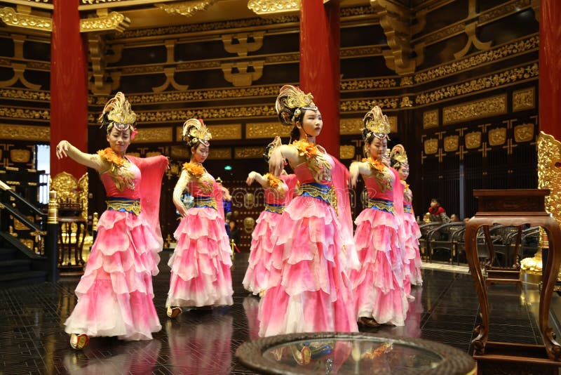 Traditional Chinese Dance Performance Editorial Stock Image - Image of ...
