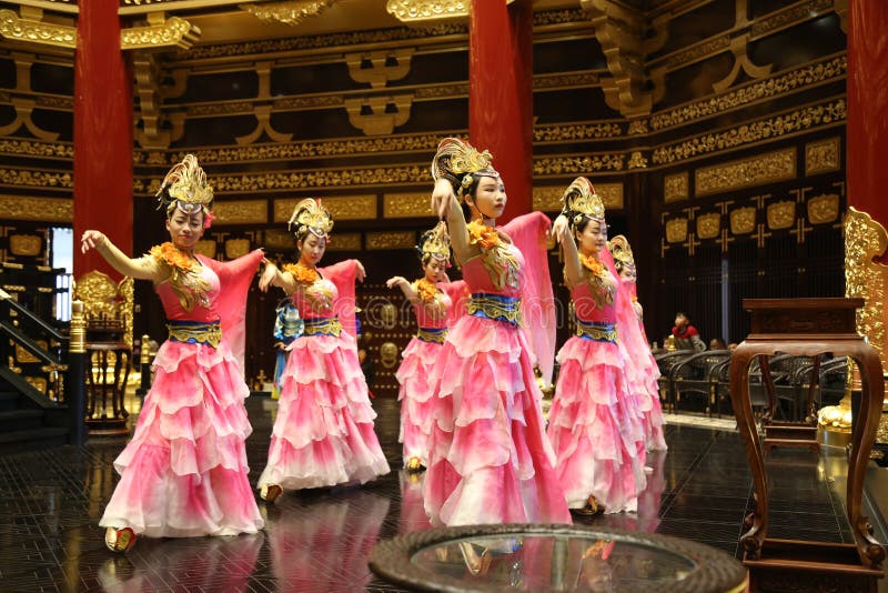 Traditional Chinese Dance Performance Editorial Stock Photo - Image of ...