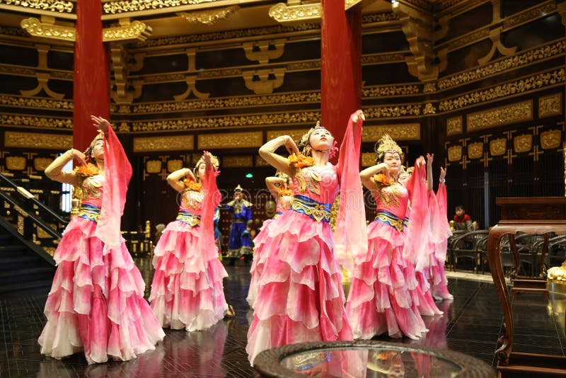 Traditional Chinese Dance Performance Editorial Stock Photo - Image of ...