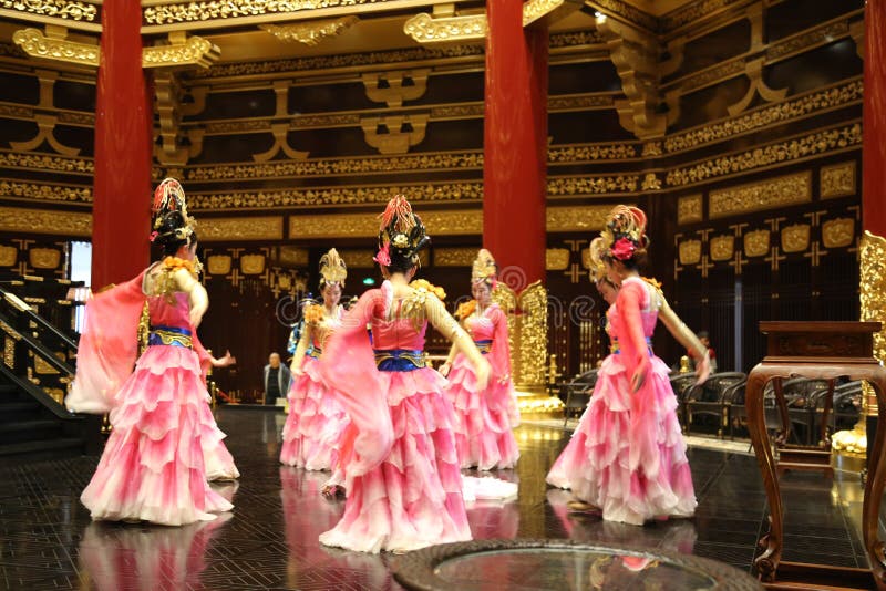 Traditional Chinese Dance Performance Editorial Photography - Image of ...