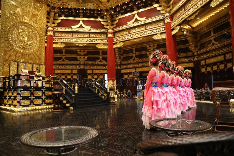 Traditional Chinese Dance Performance Editorial Stock Image - Image of ...