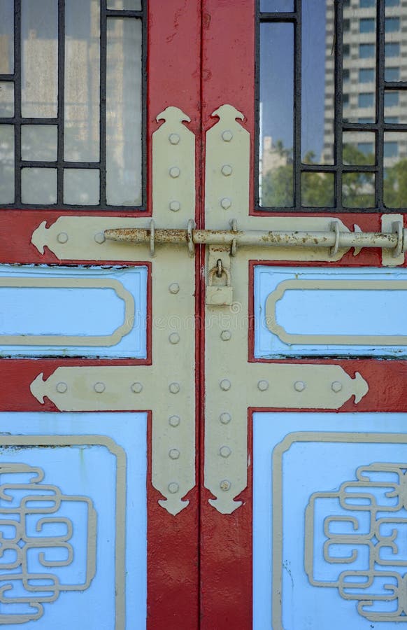 Traditional Chinese Door stock photo. Image of history - 86096316