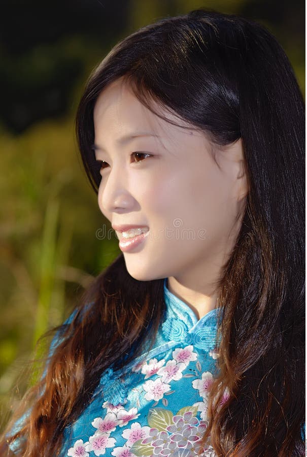 Traditional Chinese girl stock image. Image of china, culture - 3885593