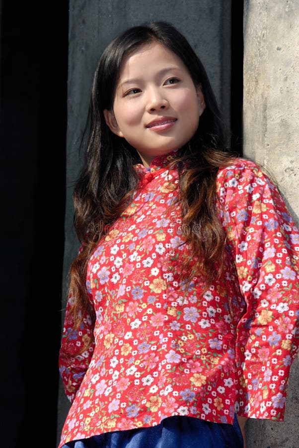 Traditional Chinese Girl Picture. Image: 3908126