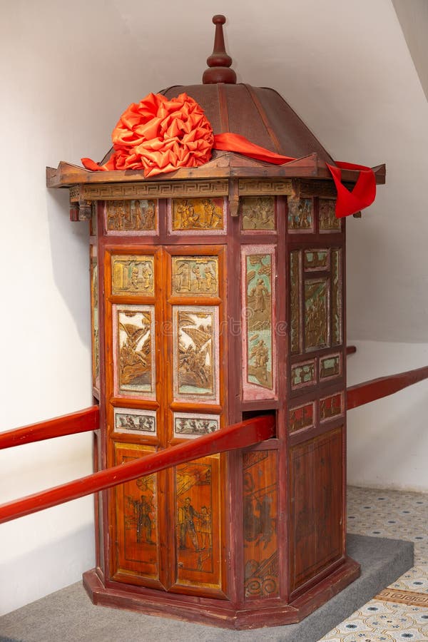 A Traditional Chinese Style Palanquin at Vertical Composition Stock ...