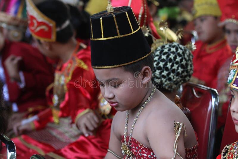 Traditional clothes editorial stock photo. Image of students - 58321333