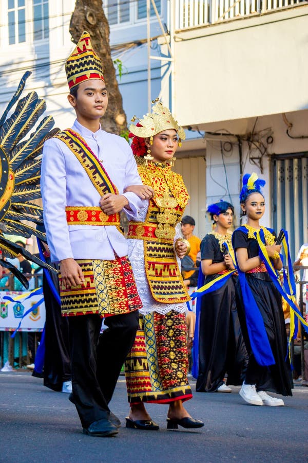 Traditional Costume Central Java on the 3rd BEN Carnival Editorial ...