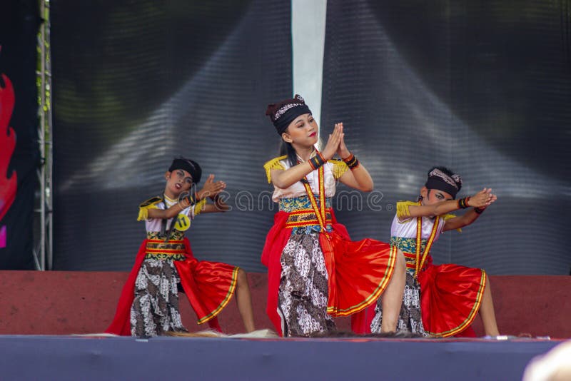 Traditional dance editorial photo. Image of culture - 262095246