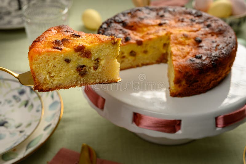 Traditional Easter Cheesecake on Green Table with Easter Decoration ...