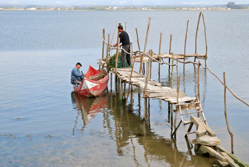 Traditional fishing editorial image. Image of lake, casting - 22278395