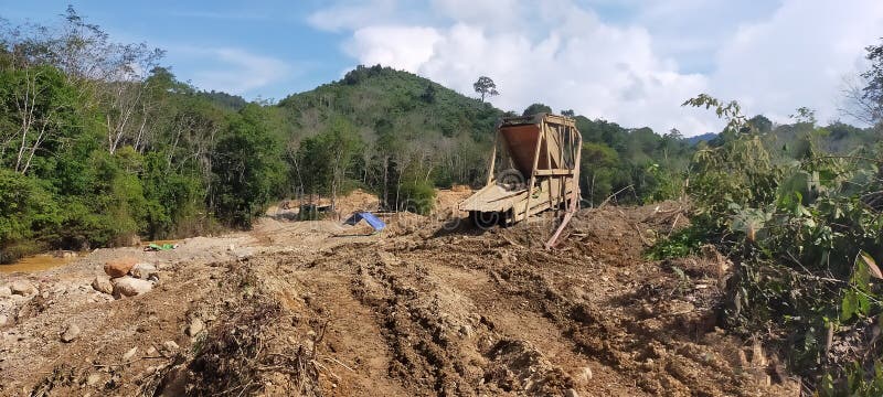 Traditional Gold Mining Equipment Stock Image - Image of crop, waterway ...