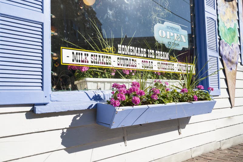 Traditional Ice Cream Shop. Stock Photo - Image of window, food: 46809528