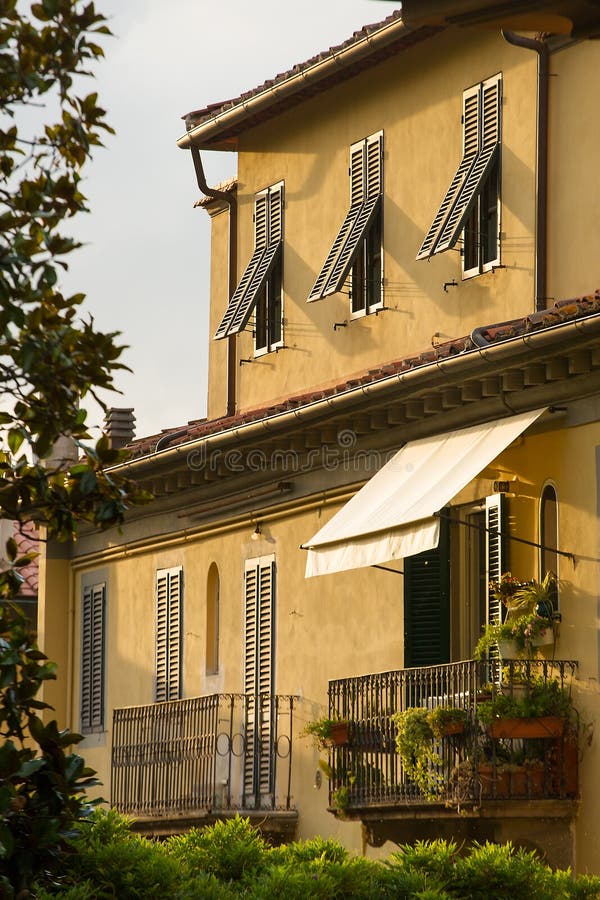 Beautiful Traditional Italian House Stock Photo - Image of orange ...