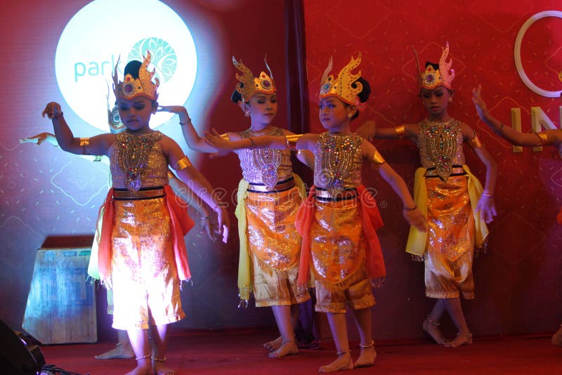 Traditional javanese dance editorial photography. Image of sukoharjo ...