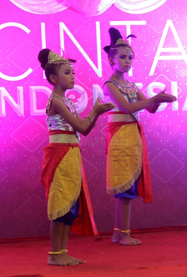 Traditional javanese dance editorial stock photo. Image of dance - 58660333