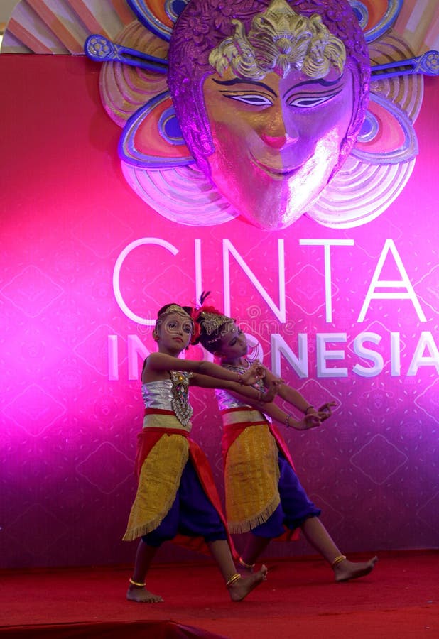 Traditional javanese dance editorial stock photo. Image of java - 58660723