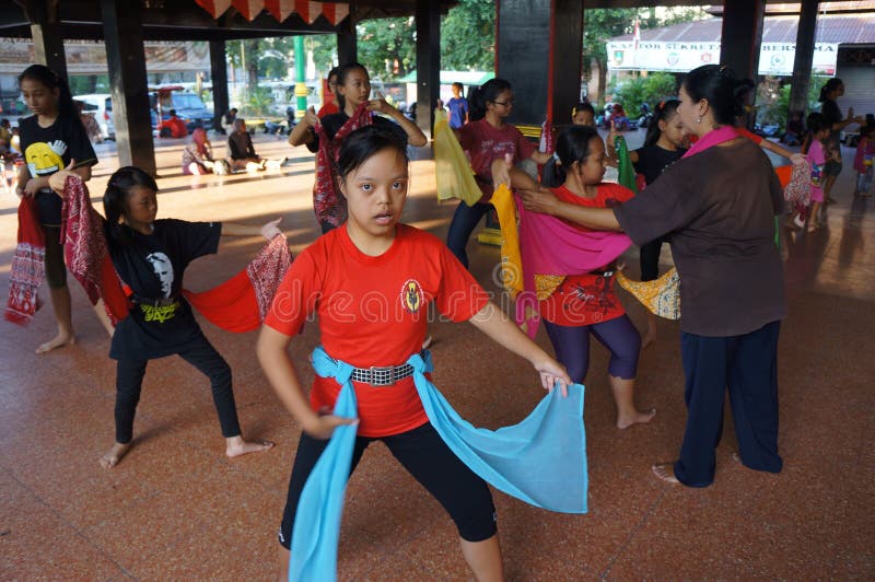Traditional javanese dance editorial stock photo. Image of city - 55905818