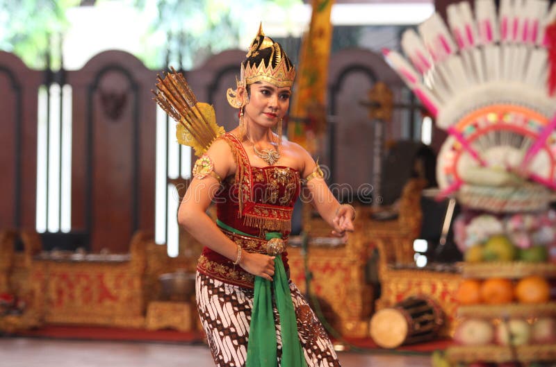 Traditional javanese dance editorial photography. Image of java - 69686482