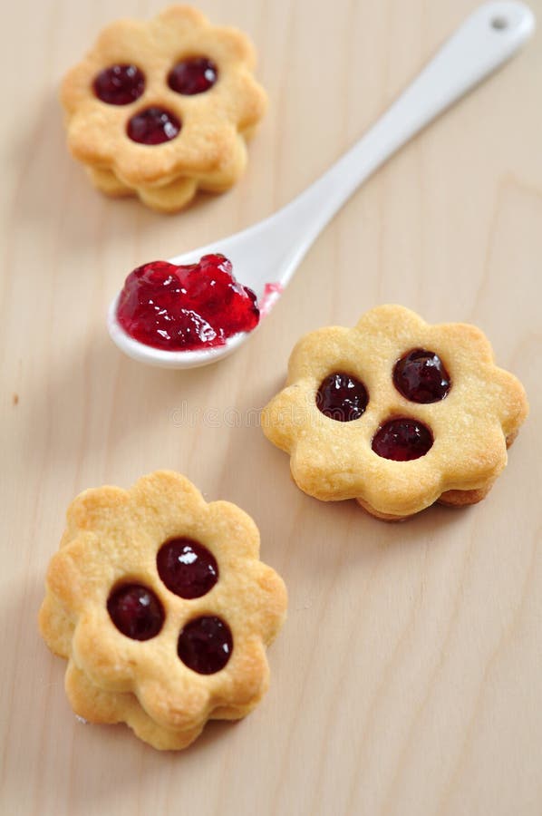 Traditional Linzer Cookies stock image. Image of cranberry - 33138849