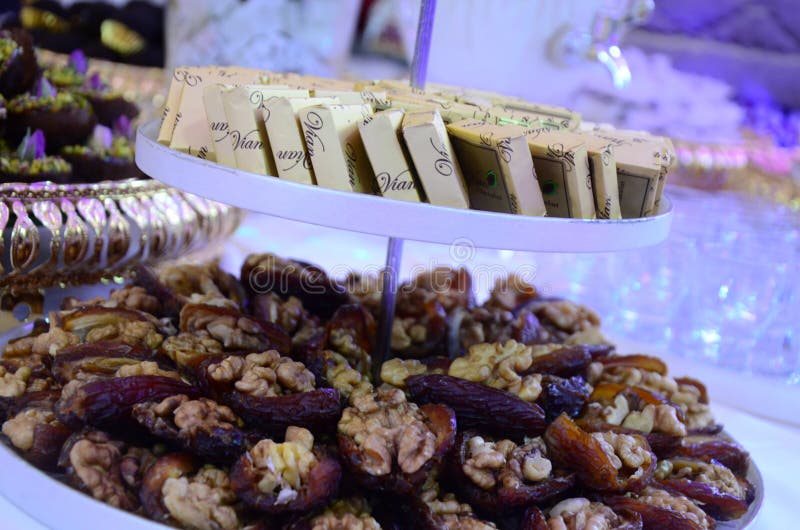 Traditional Moroccan Stuffed Dates with Dulce De Leche and Almonds ...